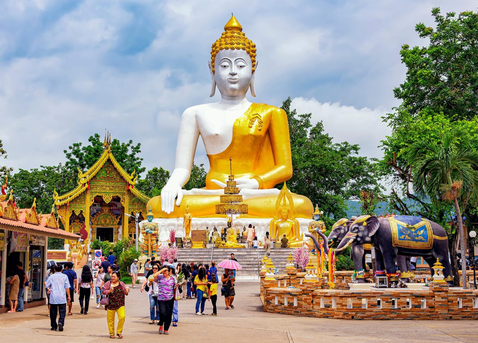 Wat Phra That Doi Kham – The Famous 1300-year-old Temple